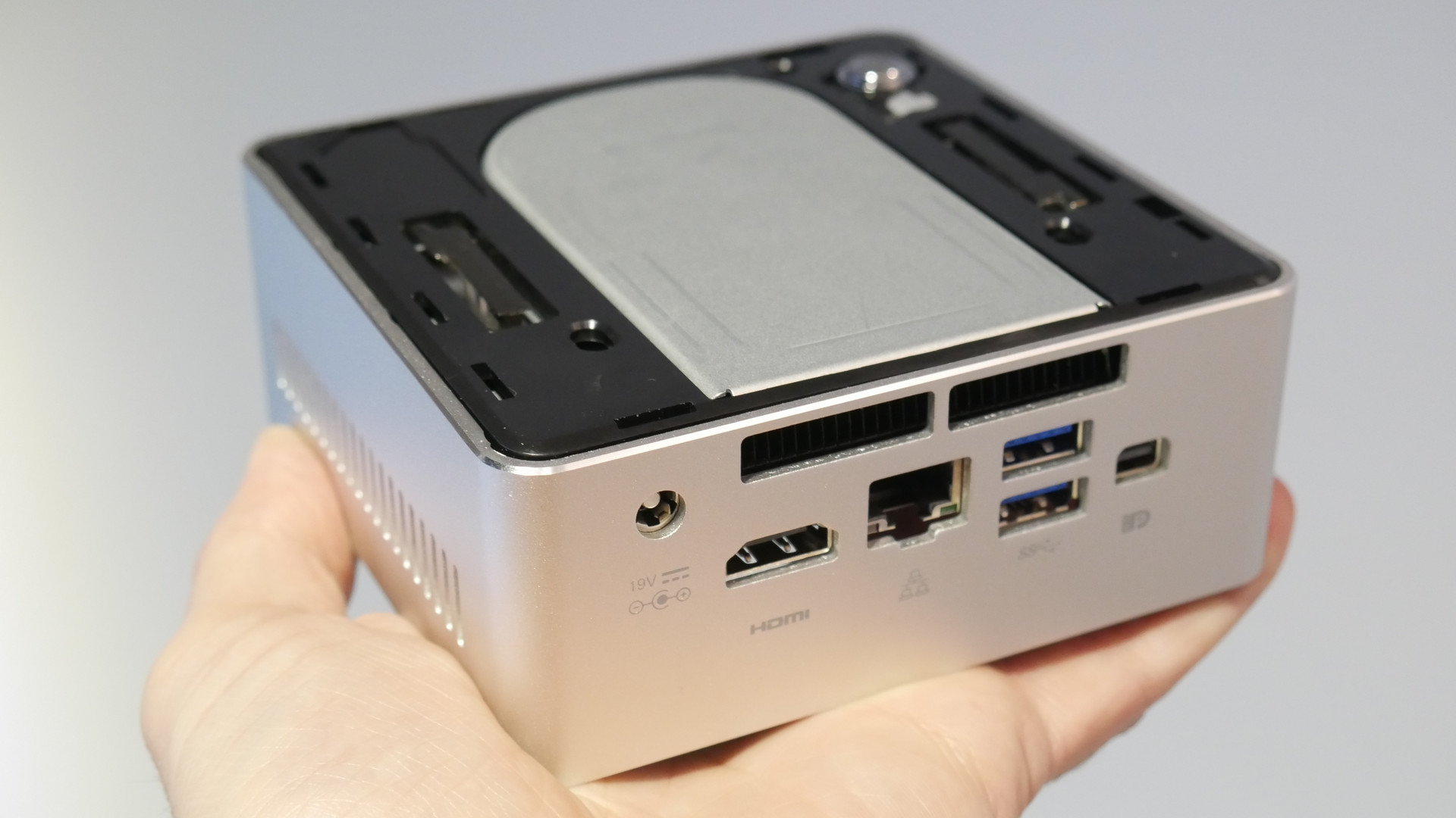 Intel nuc windows 11