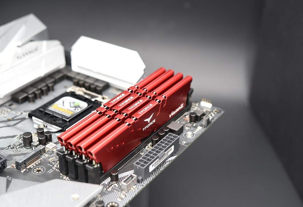 RAM Team Group T-FORCE VULCAN Z RED 16GB (8GBX2) DDR4-3000